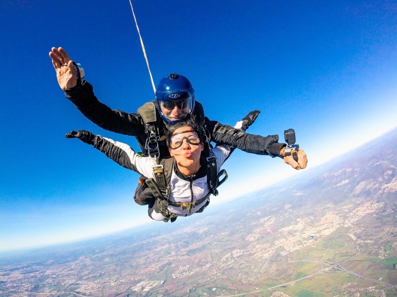 Tandem skydive in Rome